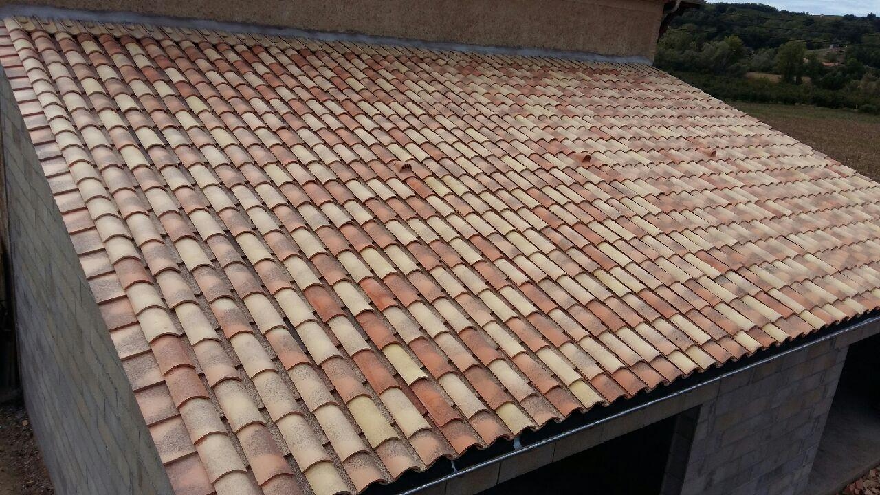 Tuiles et briques et matériaux de construction en terre cuite ...